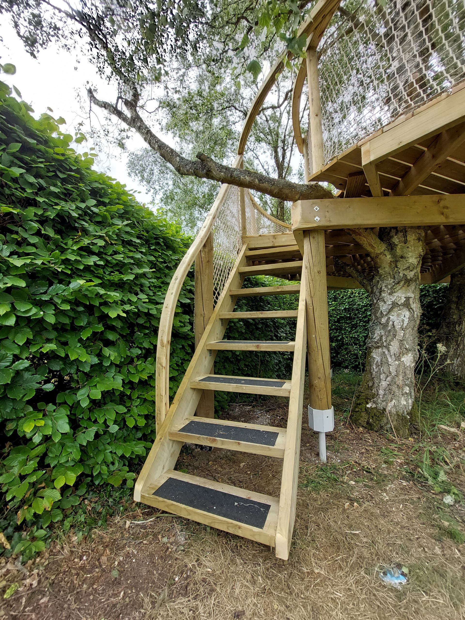 Garden play platform | The Wooden Treehouse Company